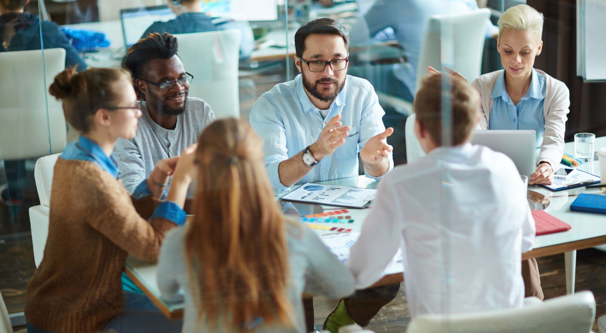 Face-to-Face Communication: 6 Benefits of Leading in Person